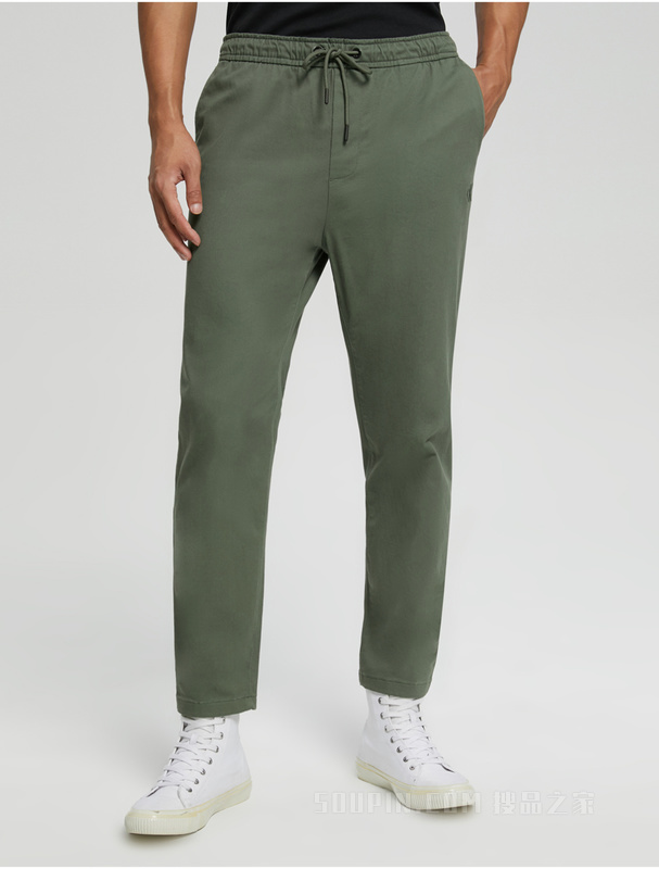 【Calvin Klein】Calvin Klein 22秋冬新款男士简约抽绳腰顺色LOGO刺绣休闲裤J320786 J320786-MRY-搜品之家